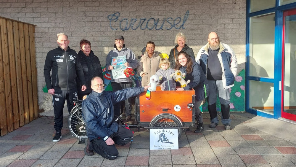 Dagbesteding De Carrousel krijgt bakfiets van initiatief Fietsjes voor ...