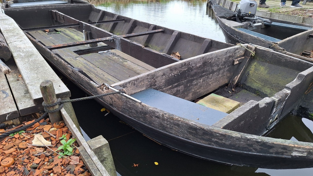 Op een oude fiets moet je het leren: Aalsmeer trekt portemonnee voor historische praam - NH Nieuws