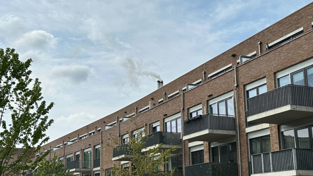 Jarenlange rookoverlast uit kachel komt door 'natte pellets', aldus woningcorporatie - NH Nieuws