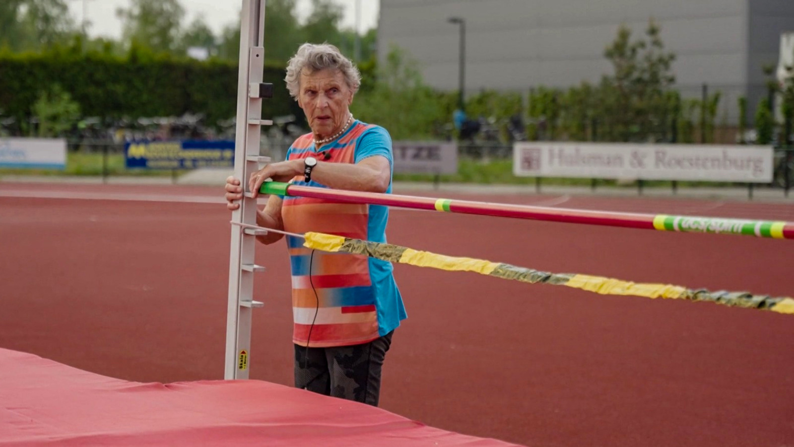 Oma Rietje (82) pakt record na record op de atletiekbaan: "Ga door tot ...