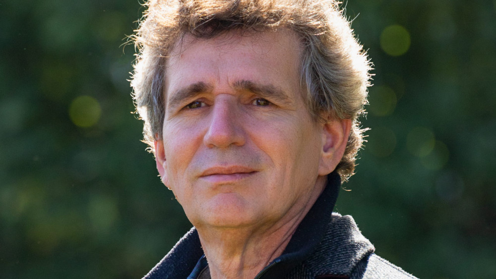 West-Friese schrijver Arend Smits presenteert debuutroman in Aartswoud ...