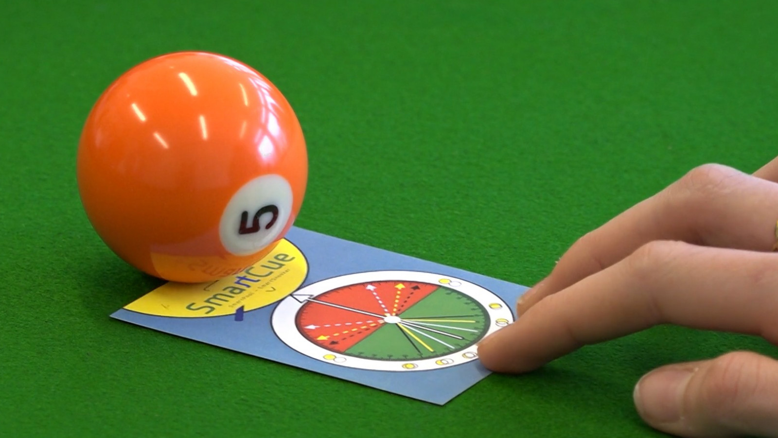 Pooltafel in wiskundelokaal: "We gaan berekenen hoe je de bal het beste ...